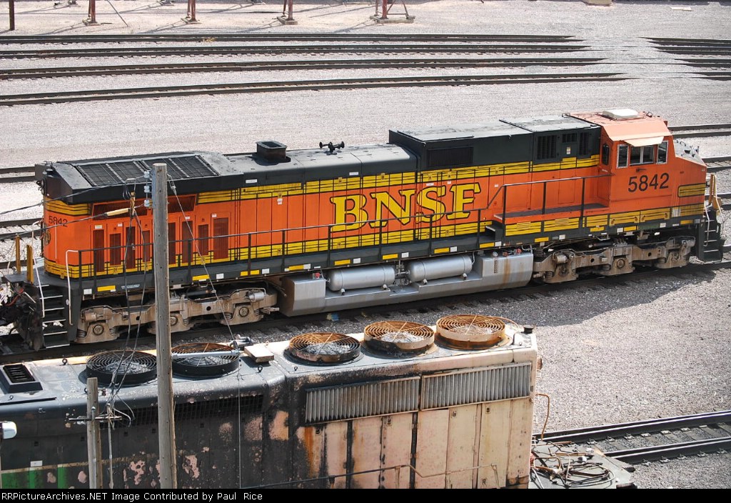 BNSF 5842